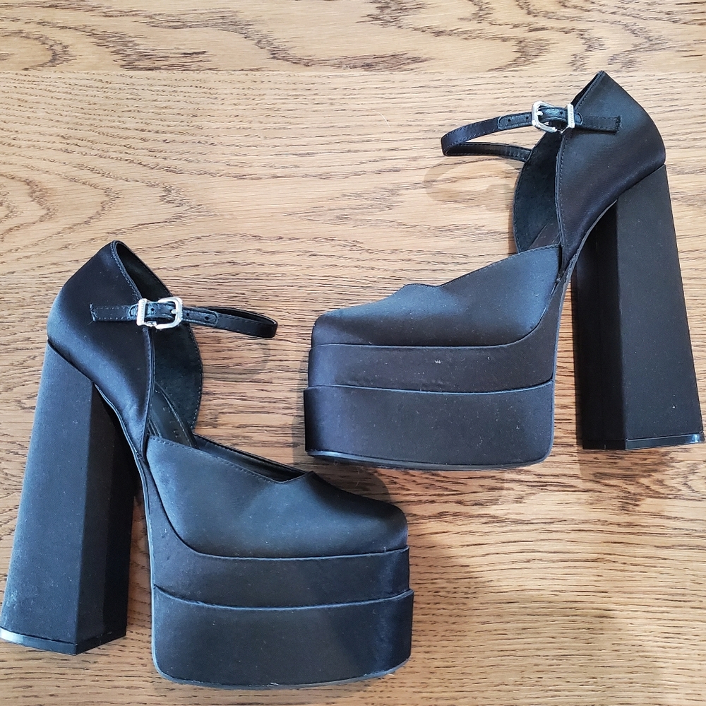 Gianni Bini Platform Heels - Gem